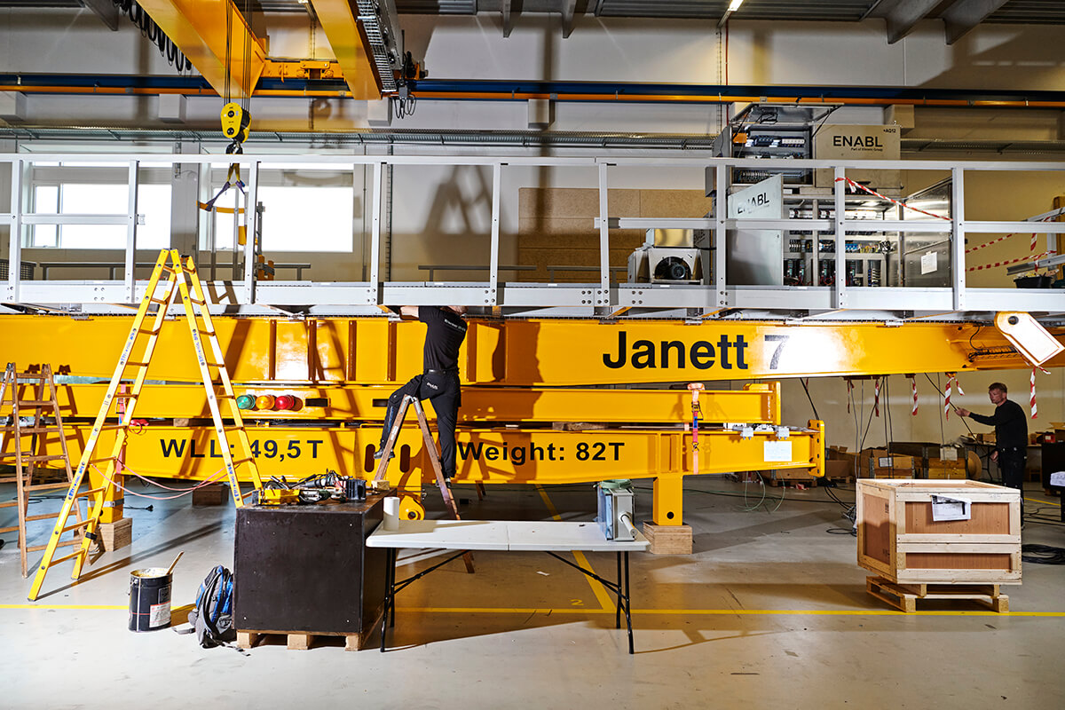 Proficient assembly team for the assembly of a blade lifting yoke | ENABL