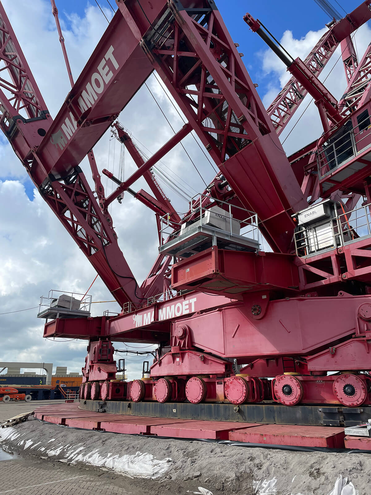 Better-controlled Lifting Operations on Mammoet's Ring Crane