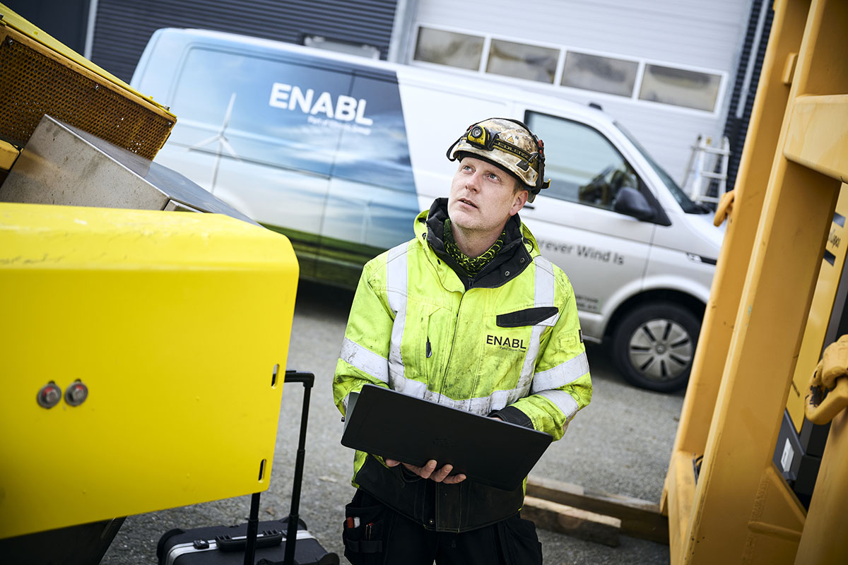 The reconstruction an older blade yoke is progressing rapidly